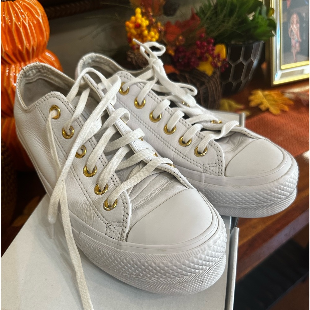 Preloved Converse Chuck Taylor Platform Leather Sneak… - Gem